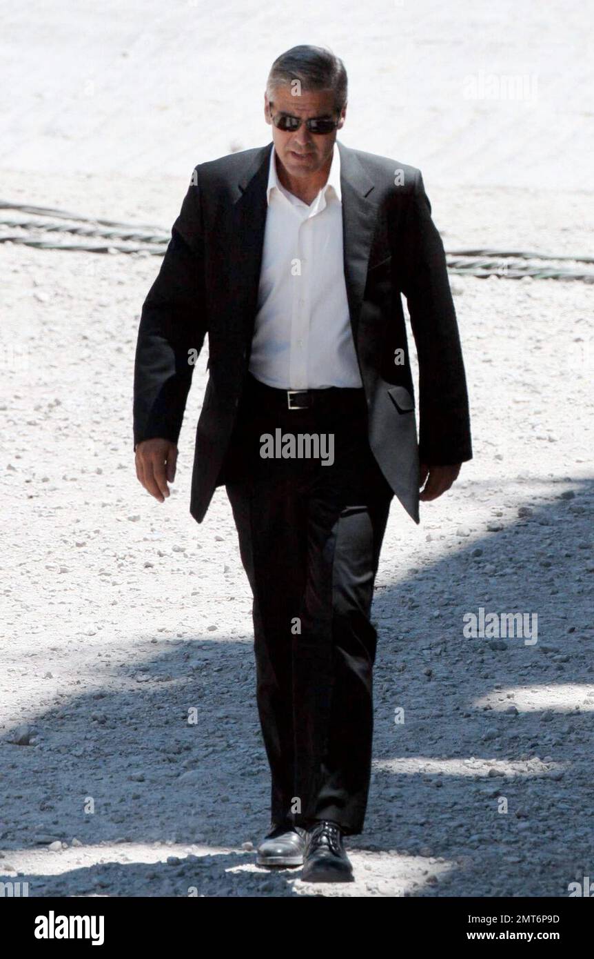 Second day of filming Oceans 13 starring Brad Pitt, Matt Damon, George ...