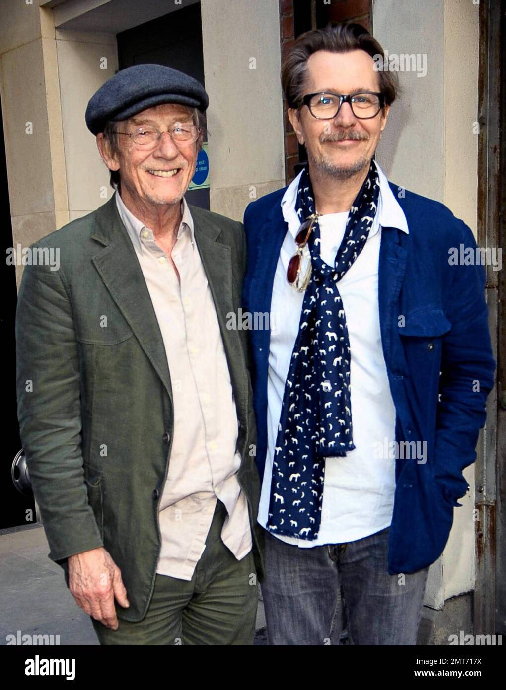 Gary oldman batman hi-res stock photography and images - Alamy