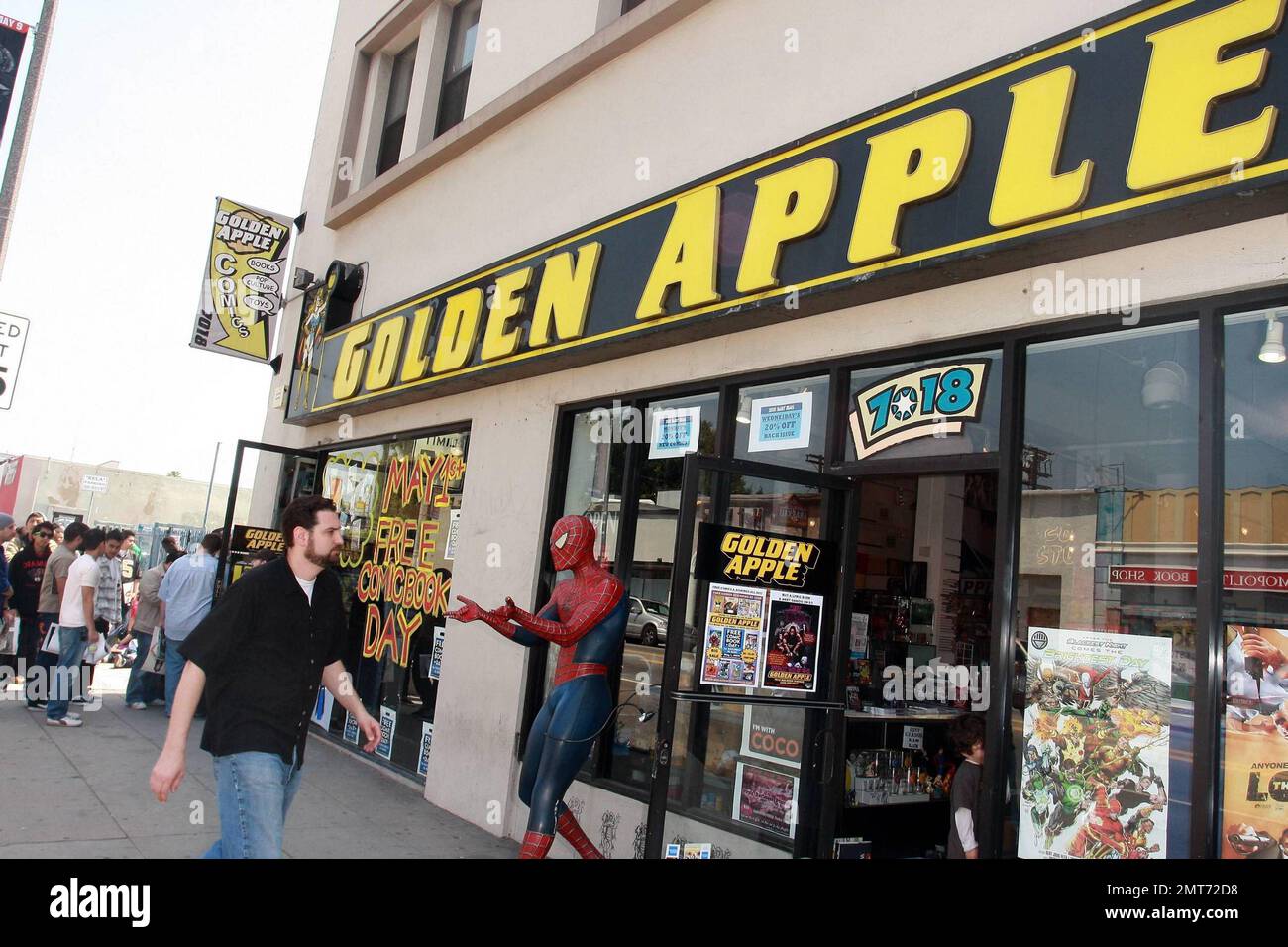Golden apple comics hi-res stock photography and images - Alamy