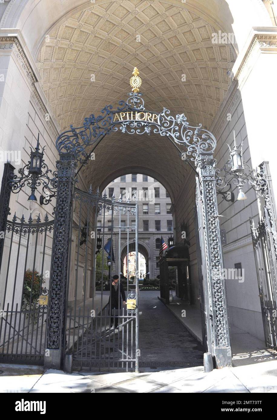 The famous acting twins, Ashley and Mary-Kate Olsen have reportedly ...