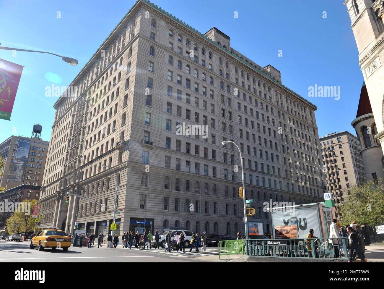 The famous acting twins, Ashley and Mary-Kate Olsen have reportedly ...