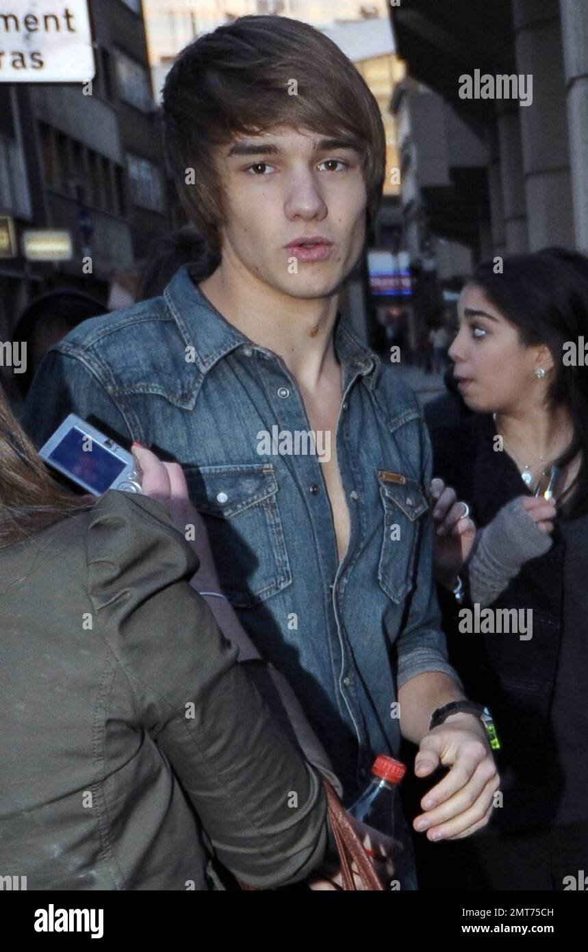 Boy subway 10 hi-res stock photography and images - Alamy