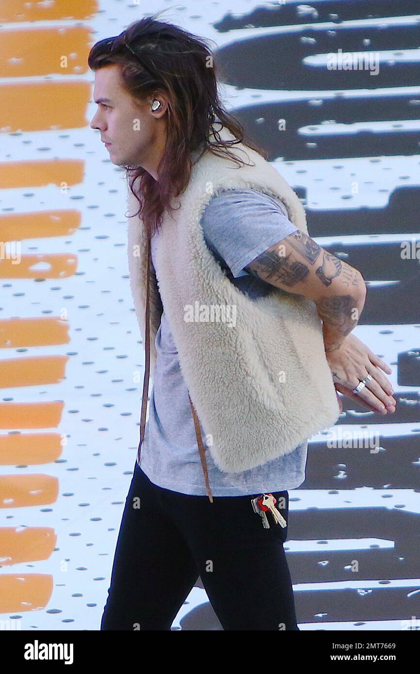 One Direction runs through a sound check for their Jimmy Kimmel ...