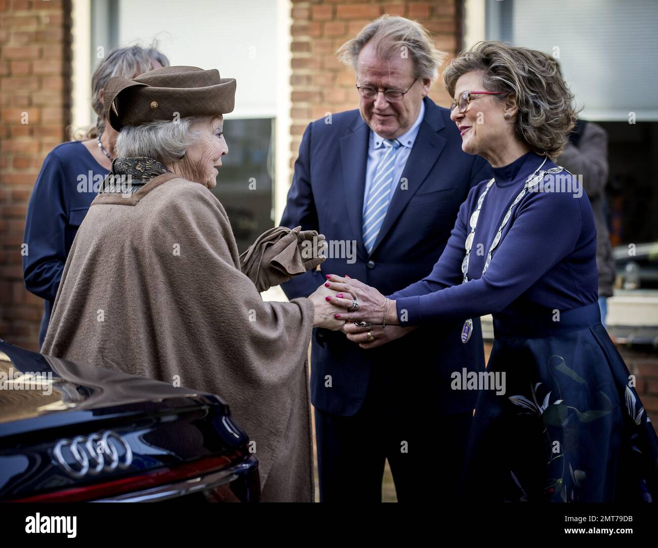 OUDE-TONGE - Princess Beatrix arrives at the RK church OLV Ascension ...
