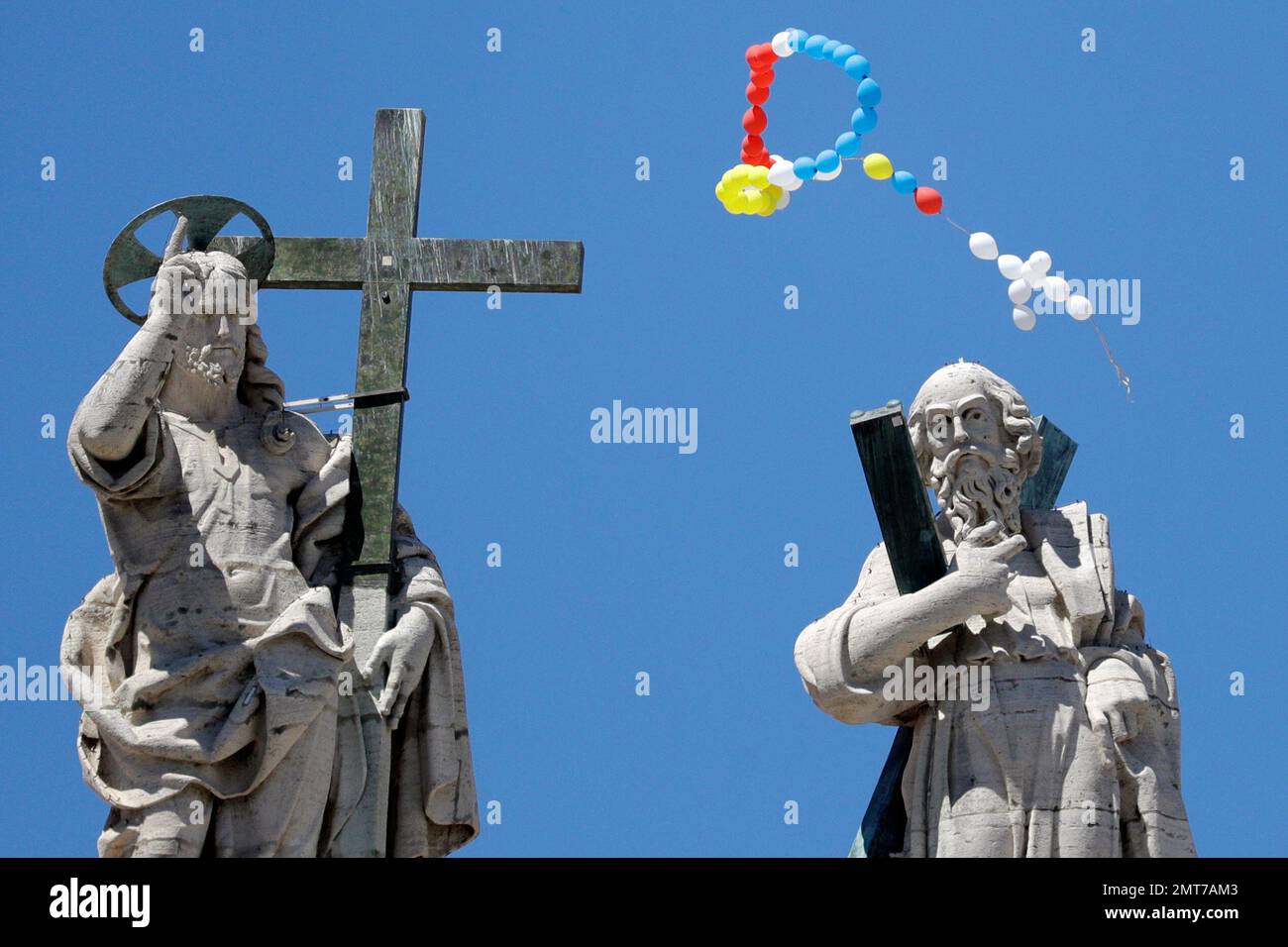 A rosary made balloons recalling the colors of the Venezuelan flag ...