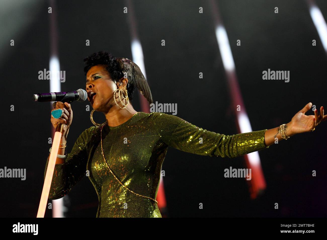 With feathered bird wings in her hair, Kelis performs live in concert ...