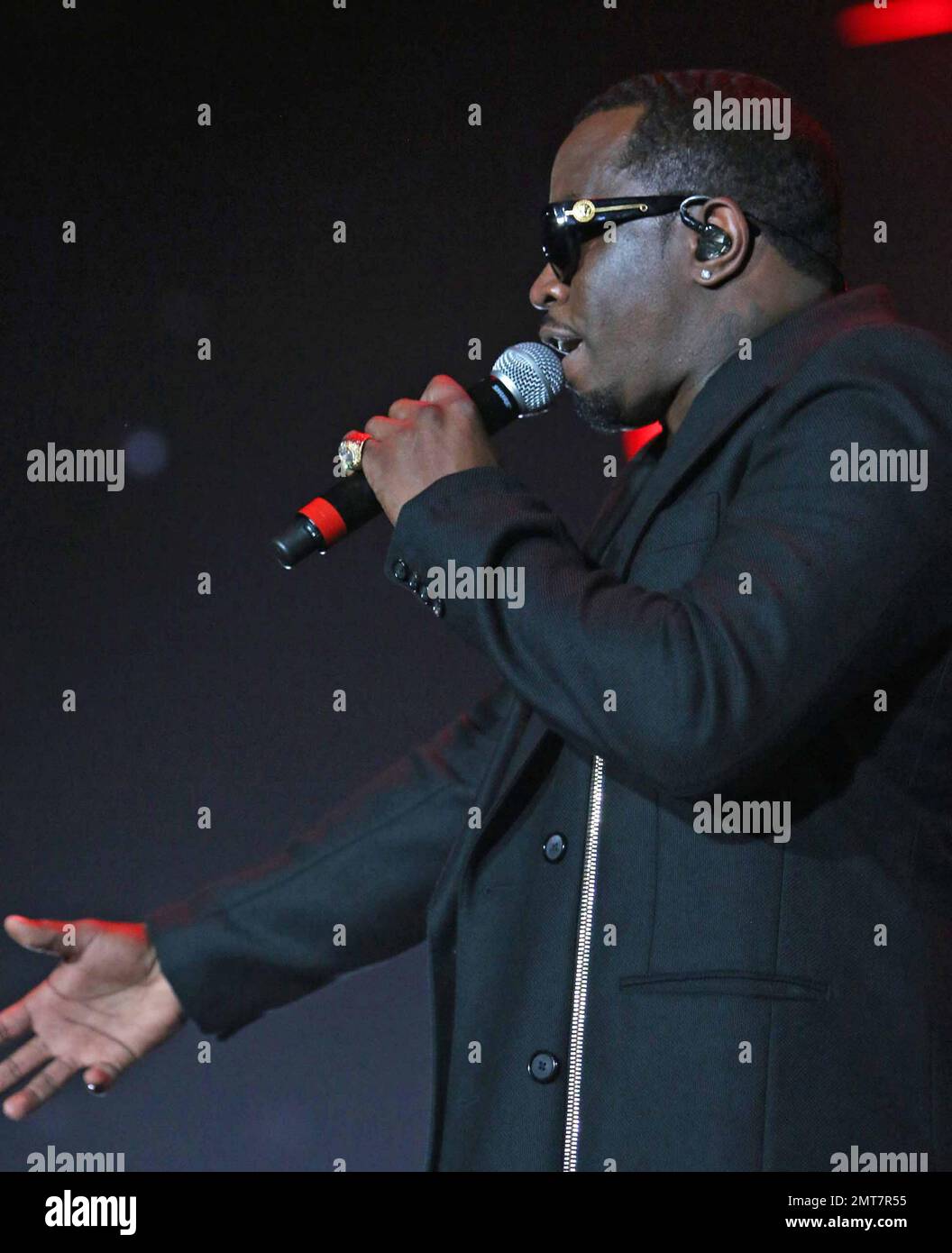 Puff daddy performing hi-res stock photography and images - Alamy