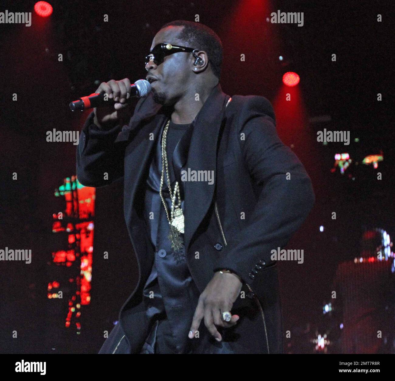 Puff daddy performing hi-res stock photography and images - Alamy