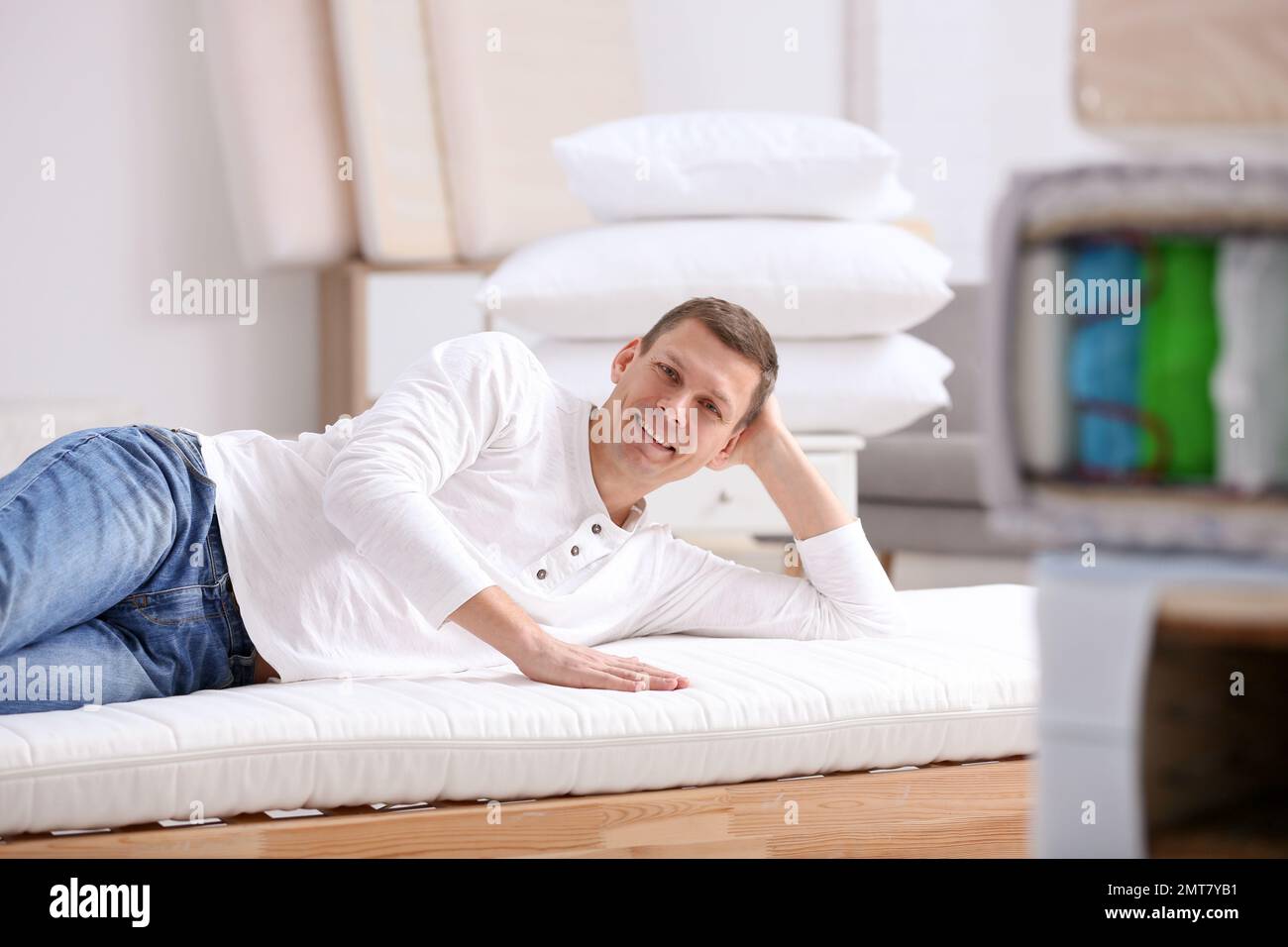 Family bed furniture shop hi-res stock photography and images - Alamy
