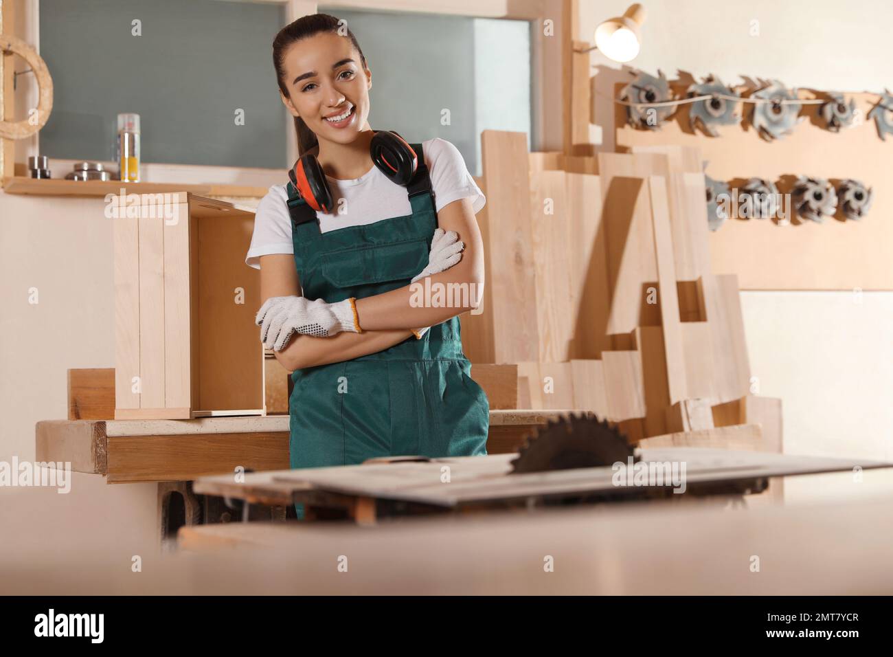 Female carpenter handyman woman hi-res stock photography and images - Alamy