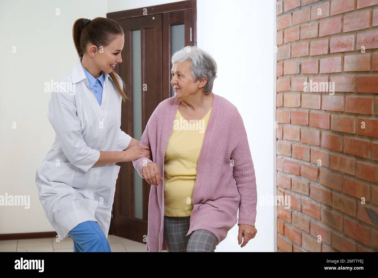 Doctor helping senior patient hi-res stock photography and images - Alamy