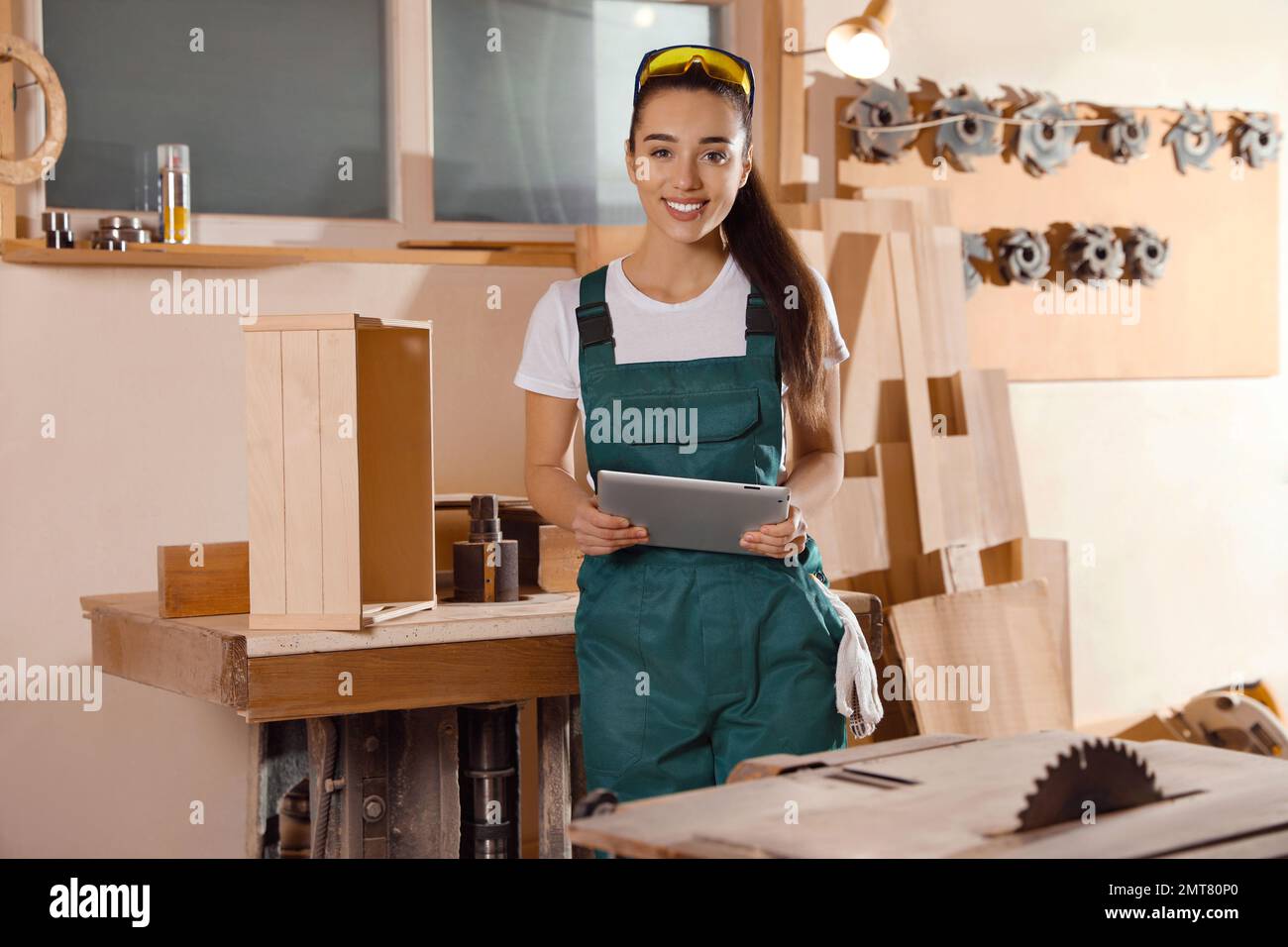 Female carpenter in uniform hi-res stock photography and images - Alamy