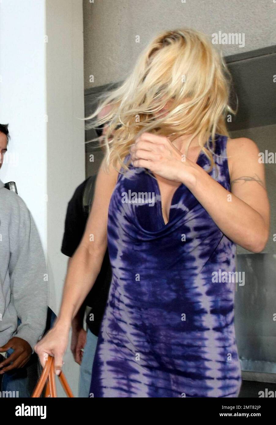 Pamela Anderson arrives at LAX with boyfriend Jamie Padgett after a ...