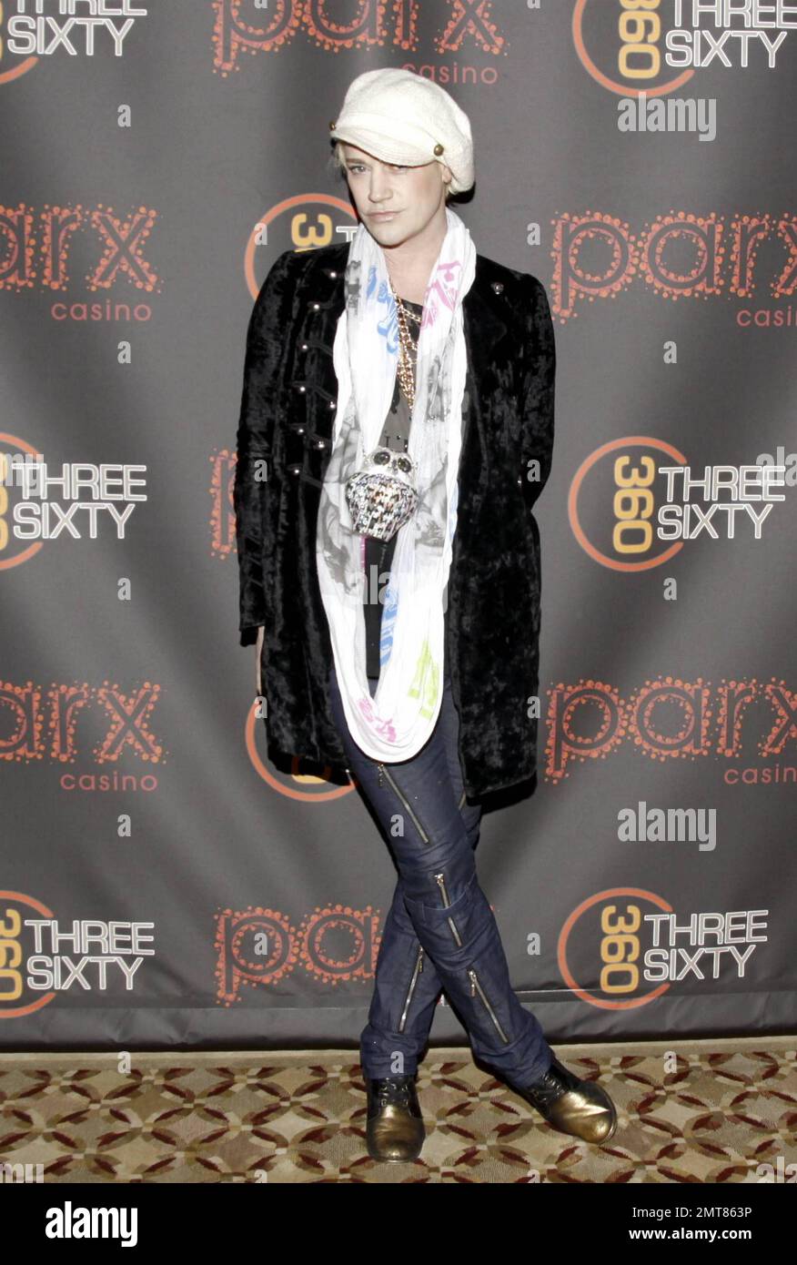 Pamela Anderson spends an evening at Parx Casino with friend, fashion ...