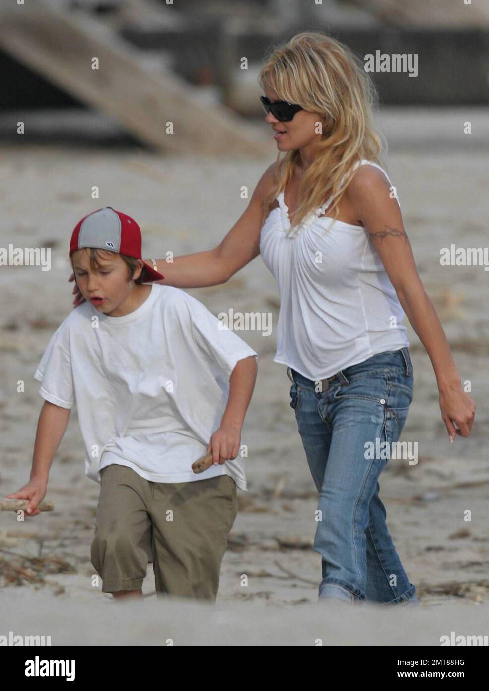 Pamela Anderson sure seems to be back on with her beau Stephen Dorff ...