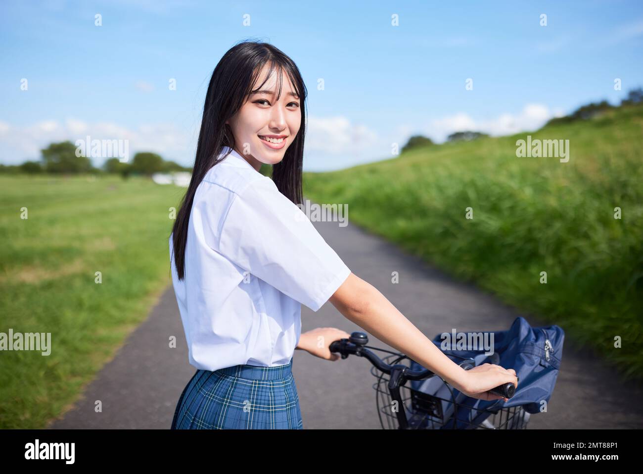 Japanese teenage girl bicycle hi-res stock photography and images - Alamy