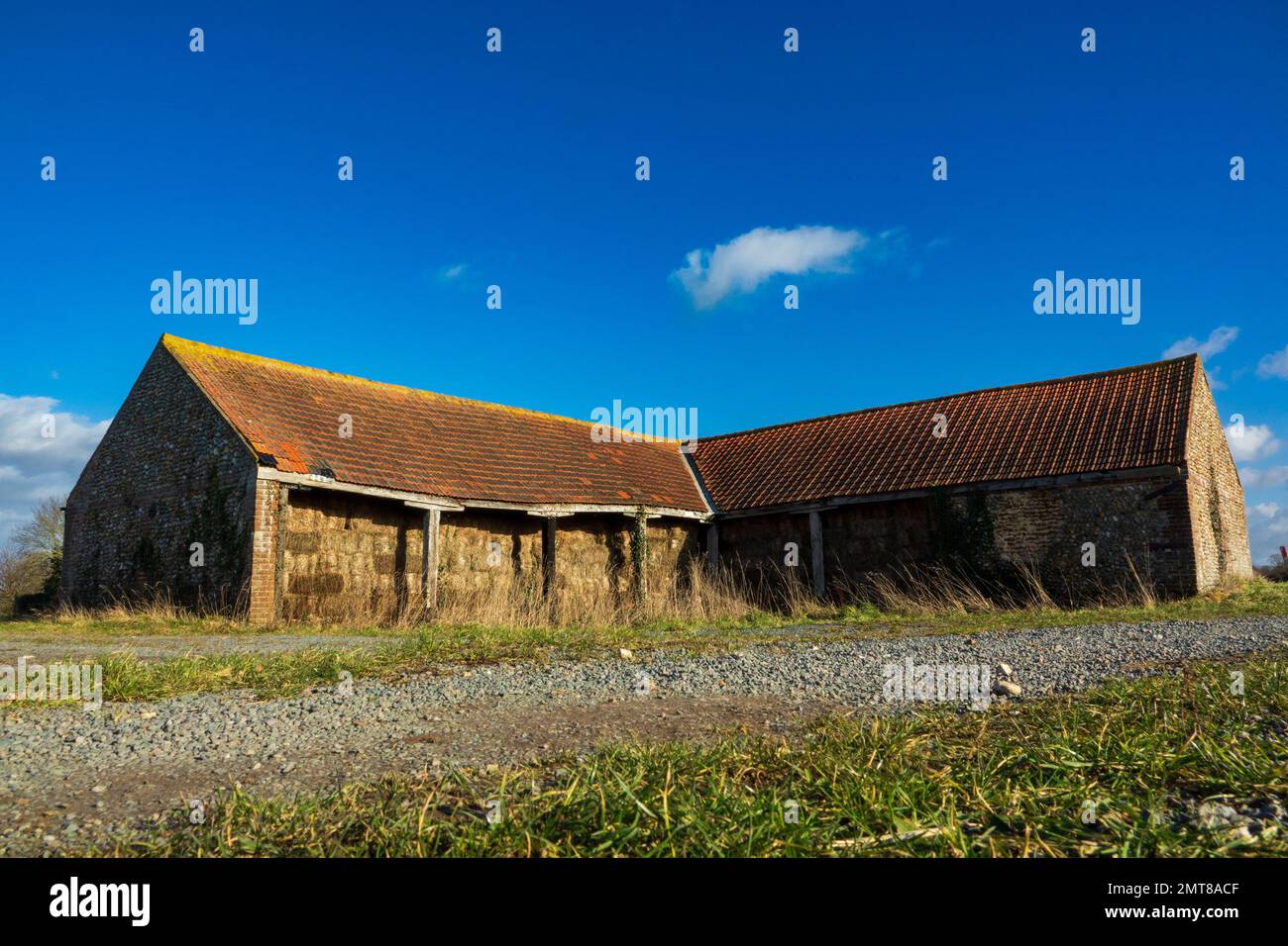 Norfolk Hay Barn Stock Photo - Alamy