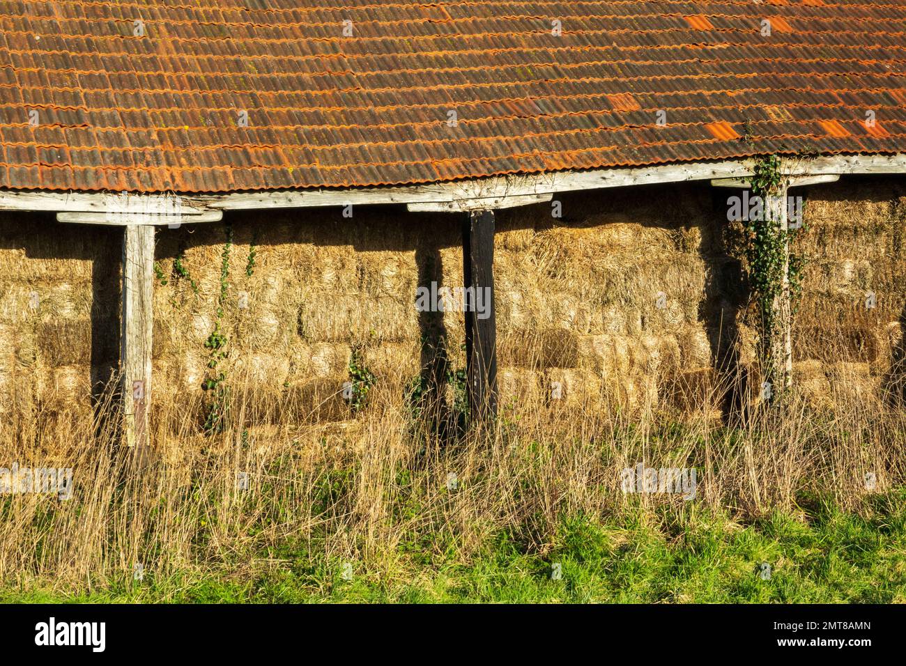 Norfolk Hay Barn Stock Photo - Alamy