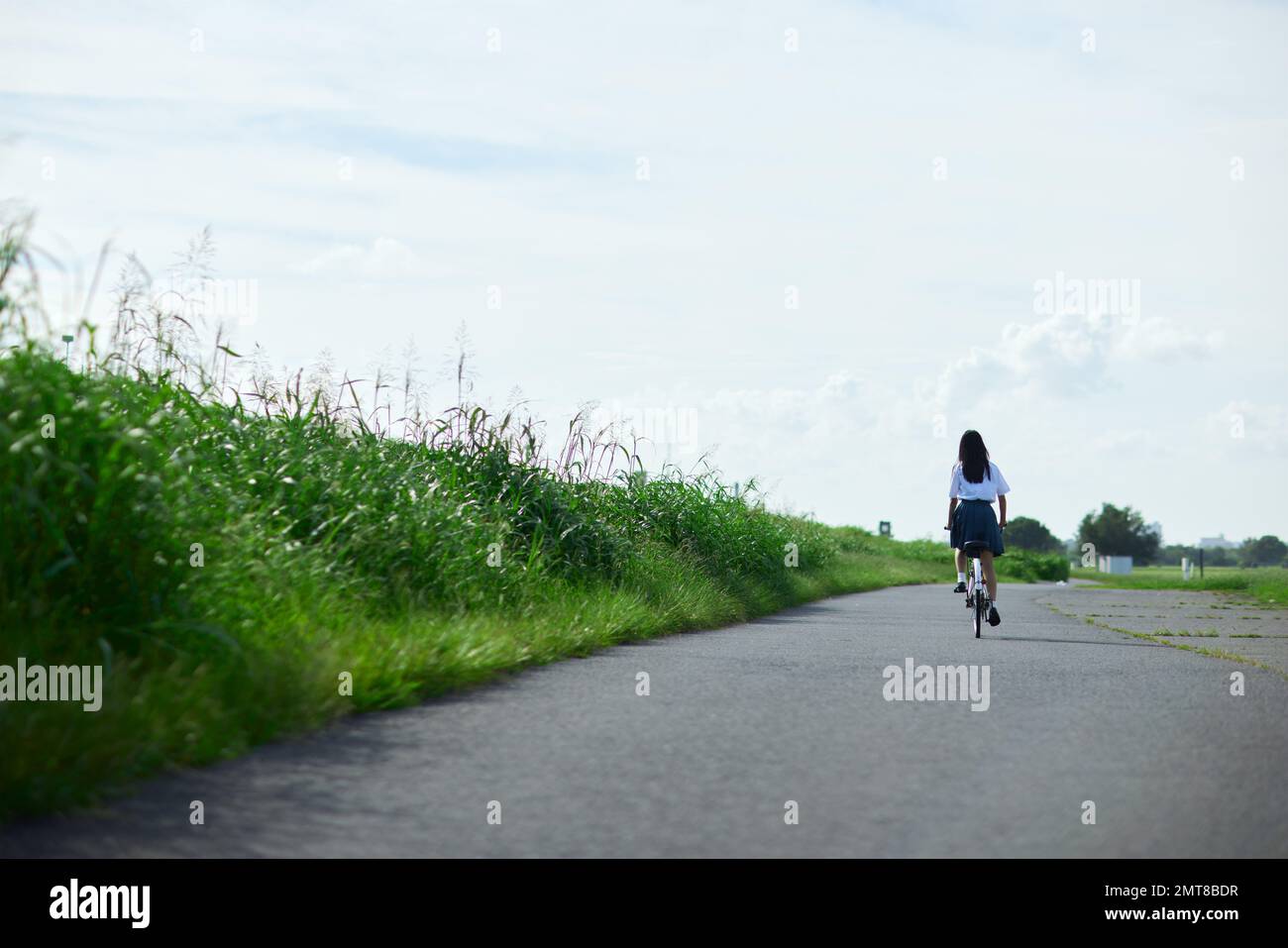 Japanese teenage girl bicycle hi-res stock photography and images - Alamy