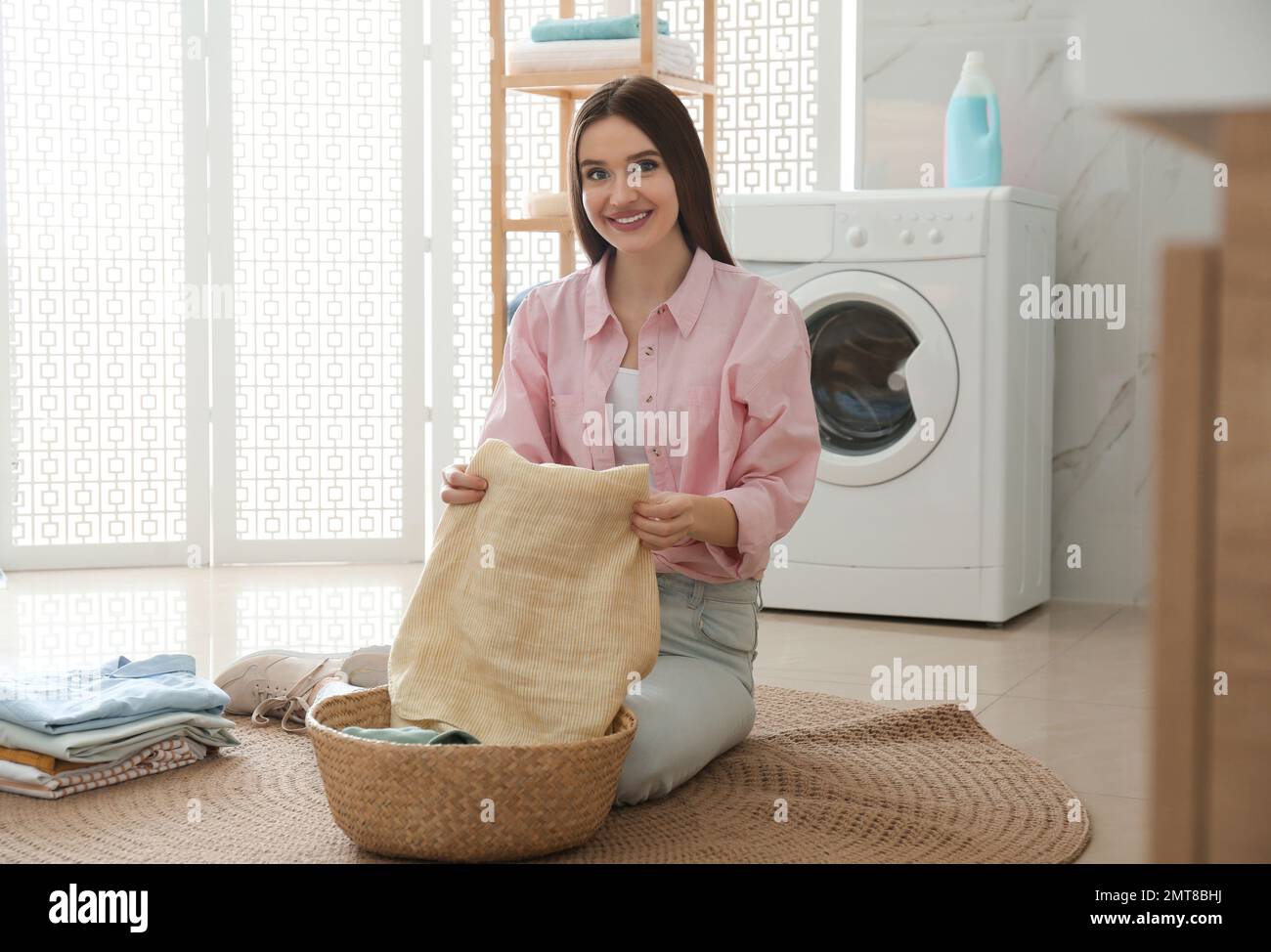 Woman laundry floor hi-res stock photography and images - Alamy