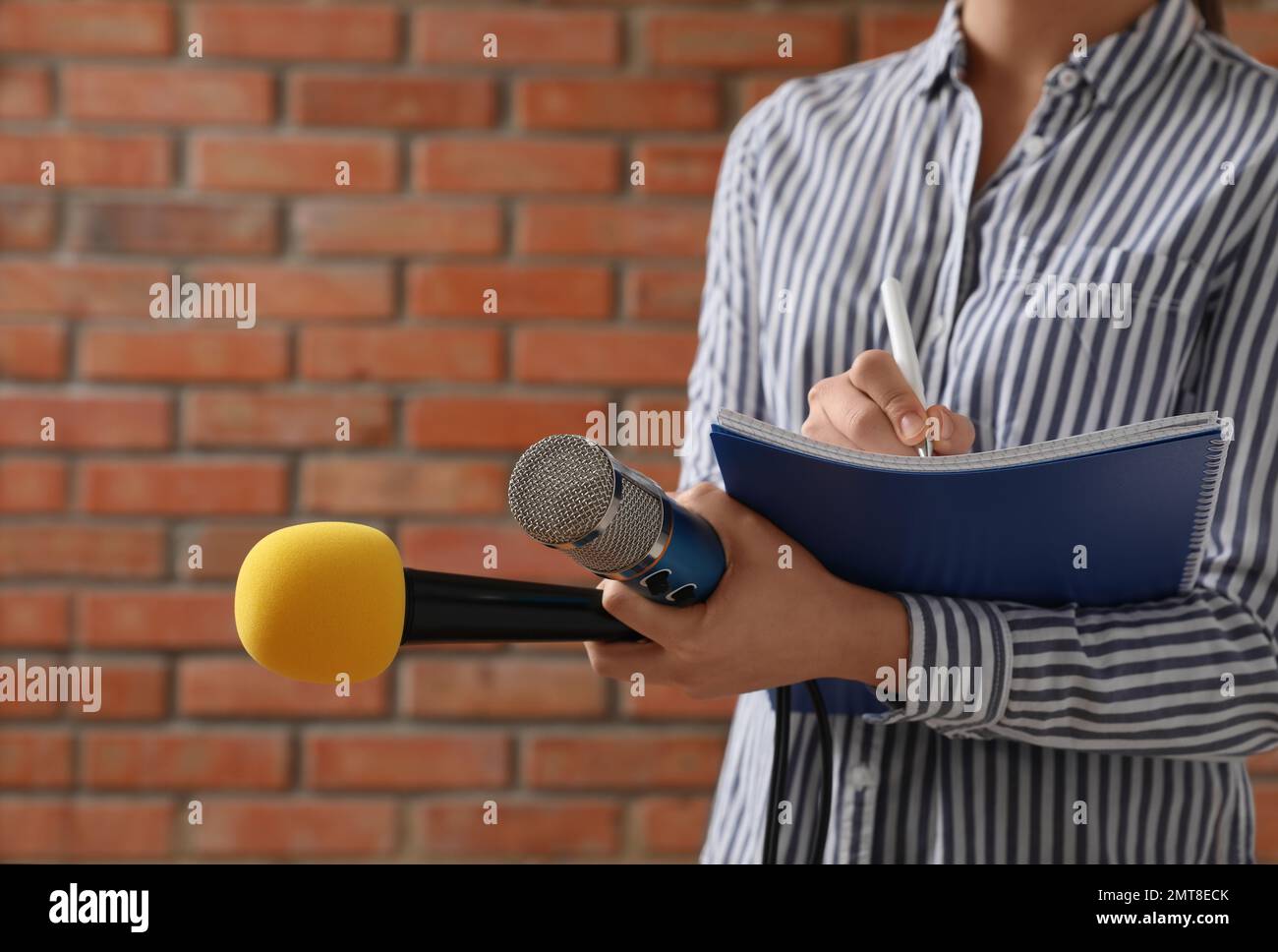 Microphone brick wall hi-res stock photography and images - Alamy