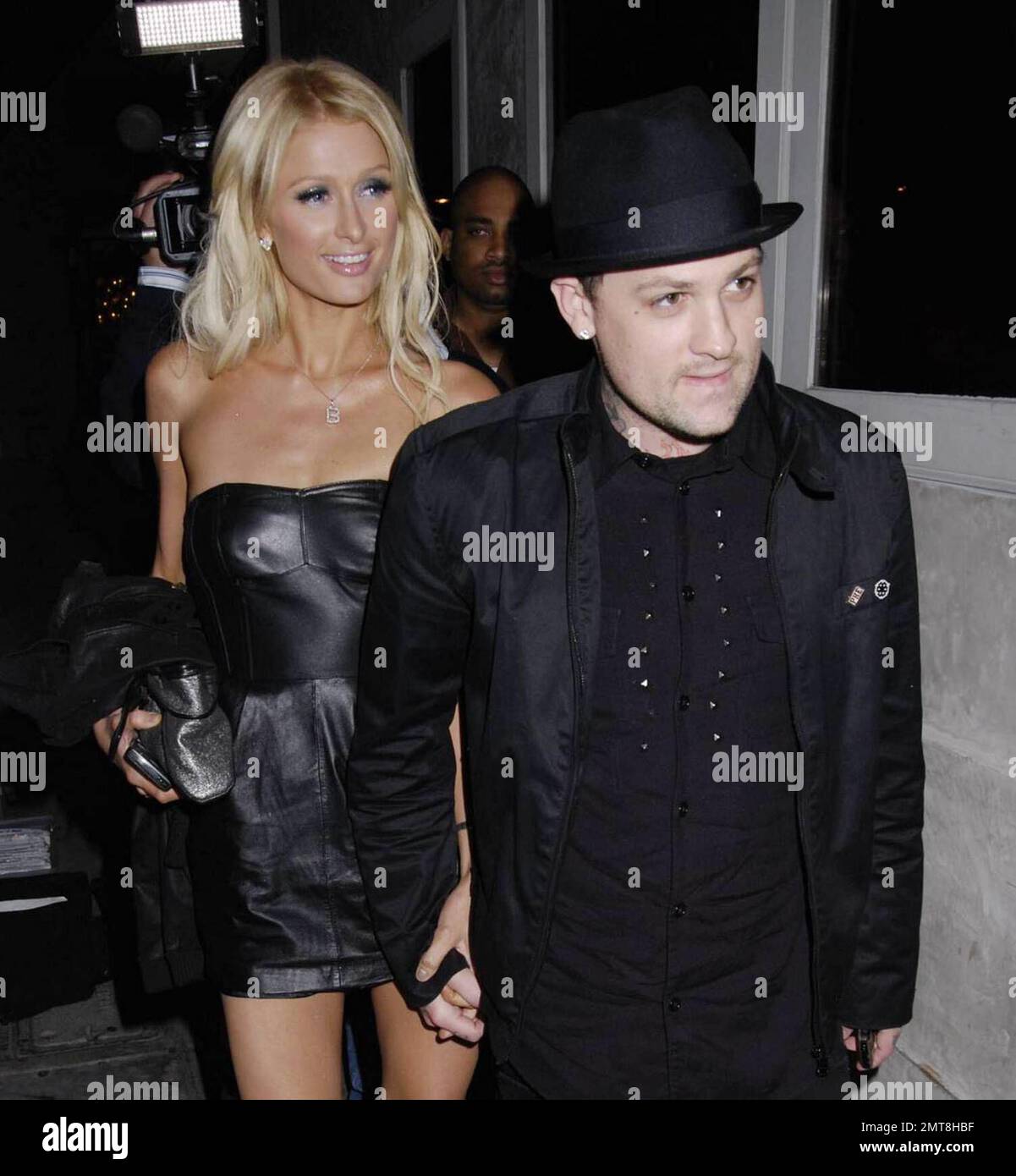 Paris Hilton and boyfriend Benji Madden looked cute holdings hands and ...