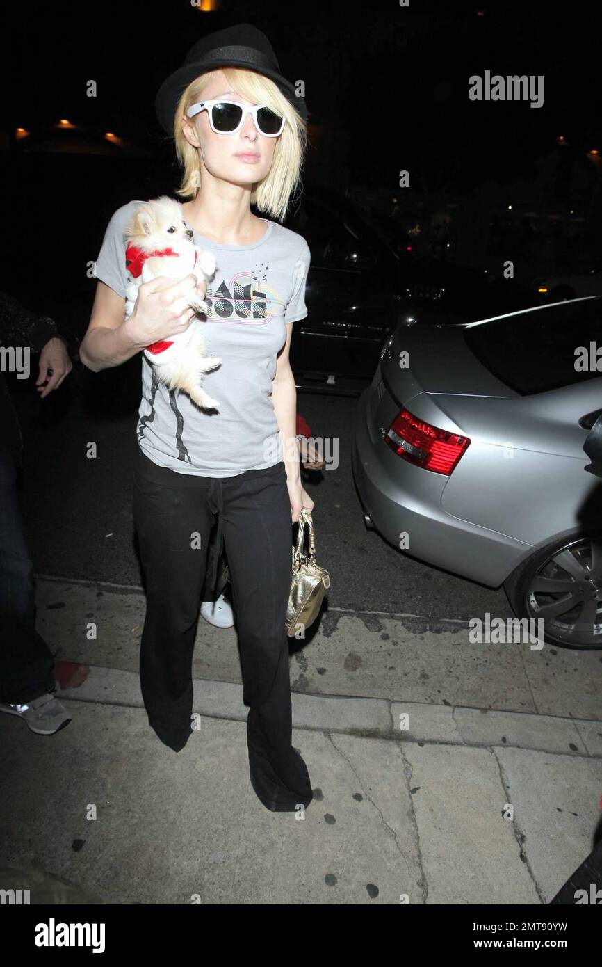 Paris hilton shopping last minute hi-res stock photography and images ...