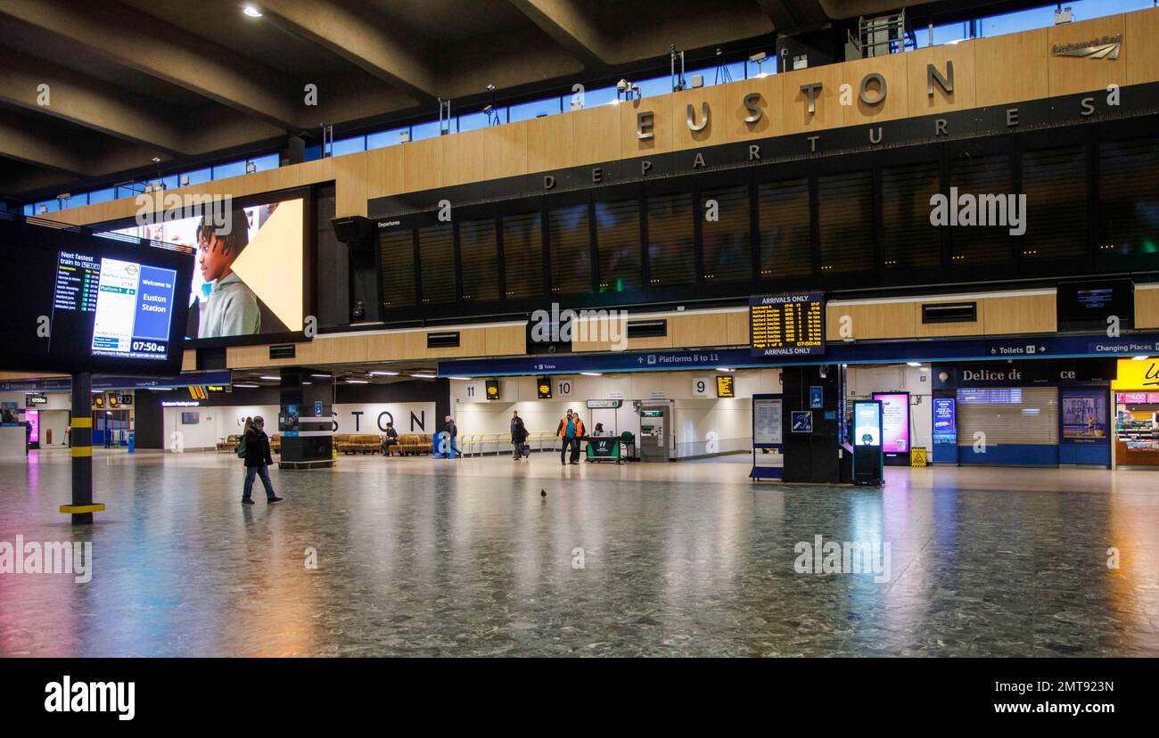 Empty euston station hi-res stock photography and images - Alamy