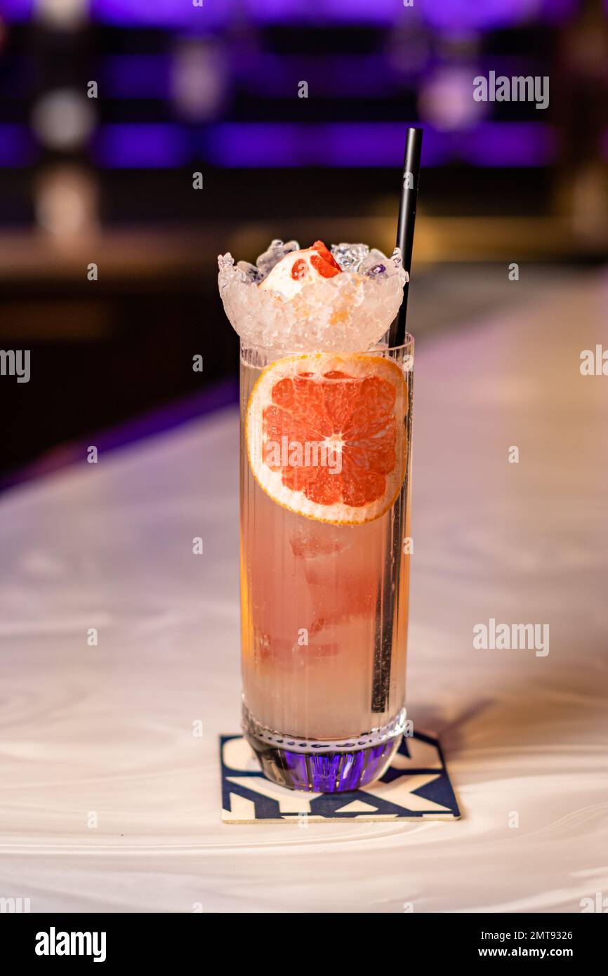 Cocktails at the bar of a restaurant. Tasty alcoholic drink Stock Photo ...