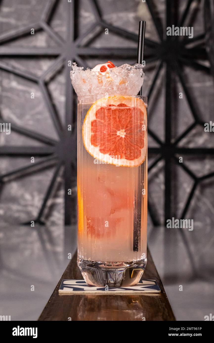 Cocktails at the bar of a restaurant. Tasty alcoholic drink Stock Photo ...