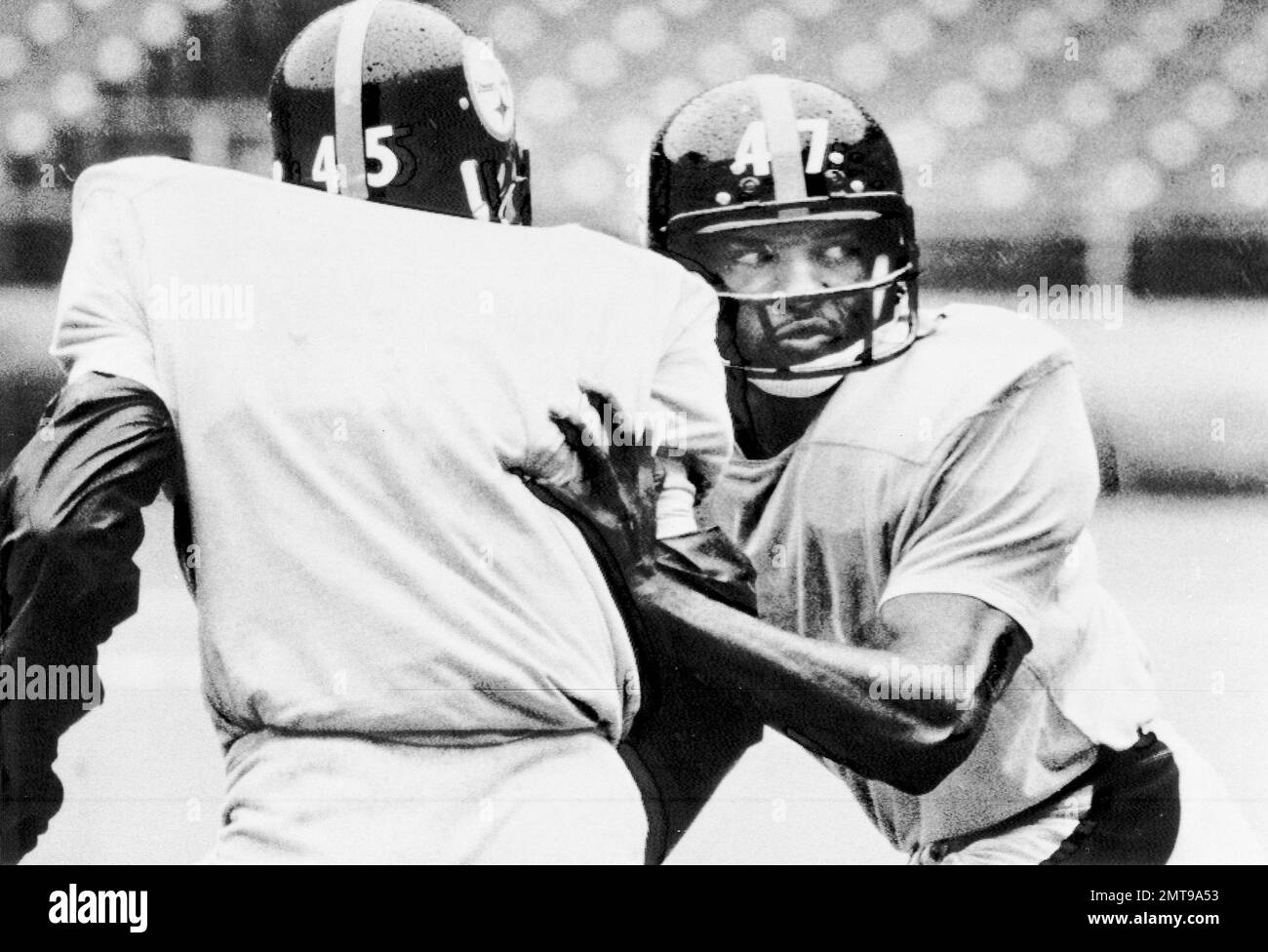All-Pro cornerback Mel Blount of the Pittsburgh Steelers nudged ...