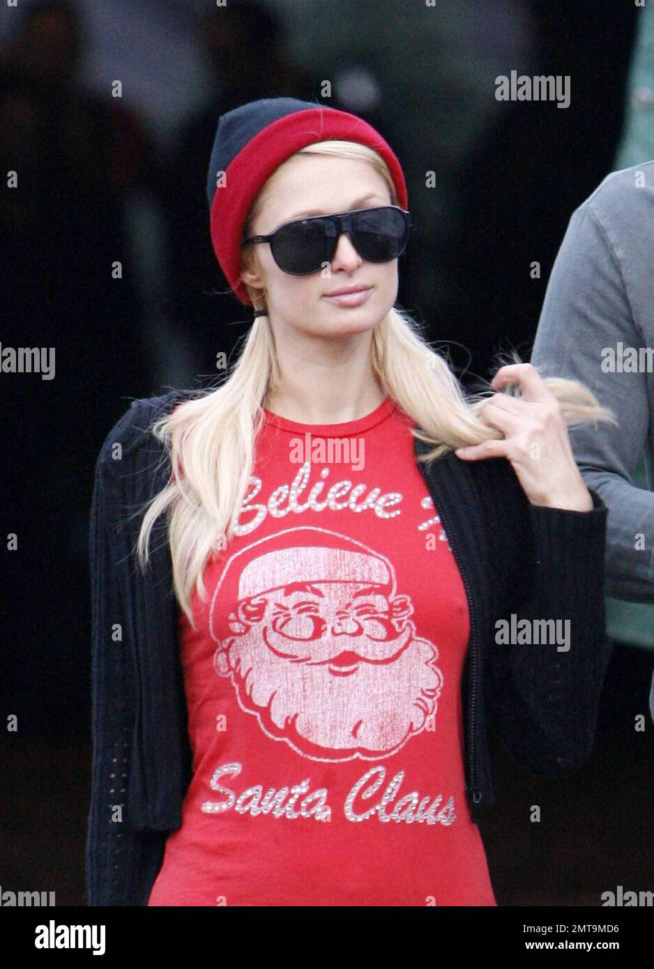 Paris Hilton looks like one of Santa's little helpers wearing an 'I ...