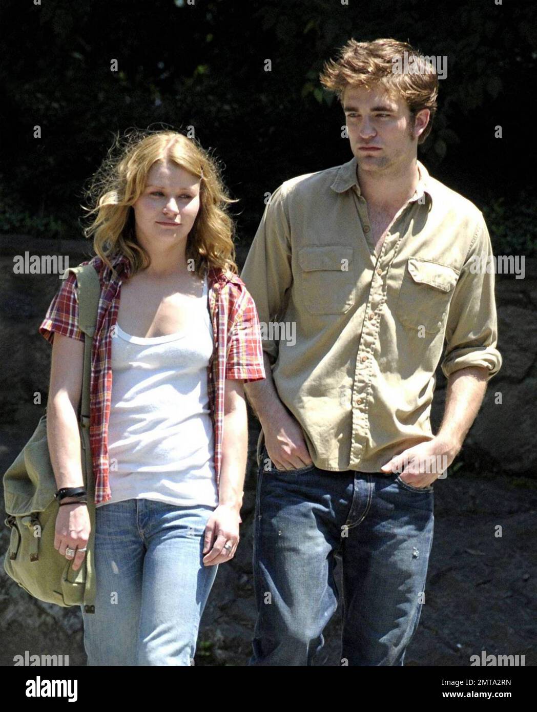 Robert Pattinson filmed scenes with Emilie de Ravin and a young actress ...