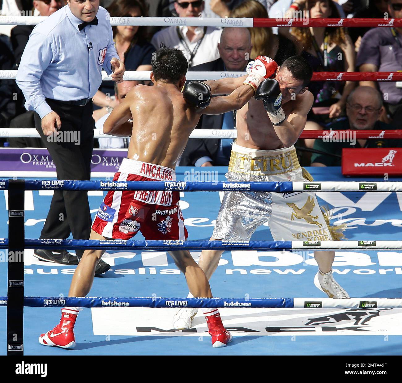 Teiru Kinoshita of Japan, right, and Jerwin Ancajas of the Philippines ...