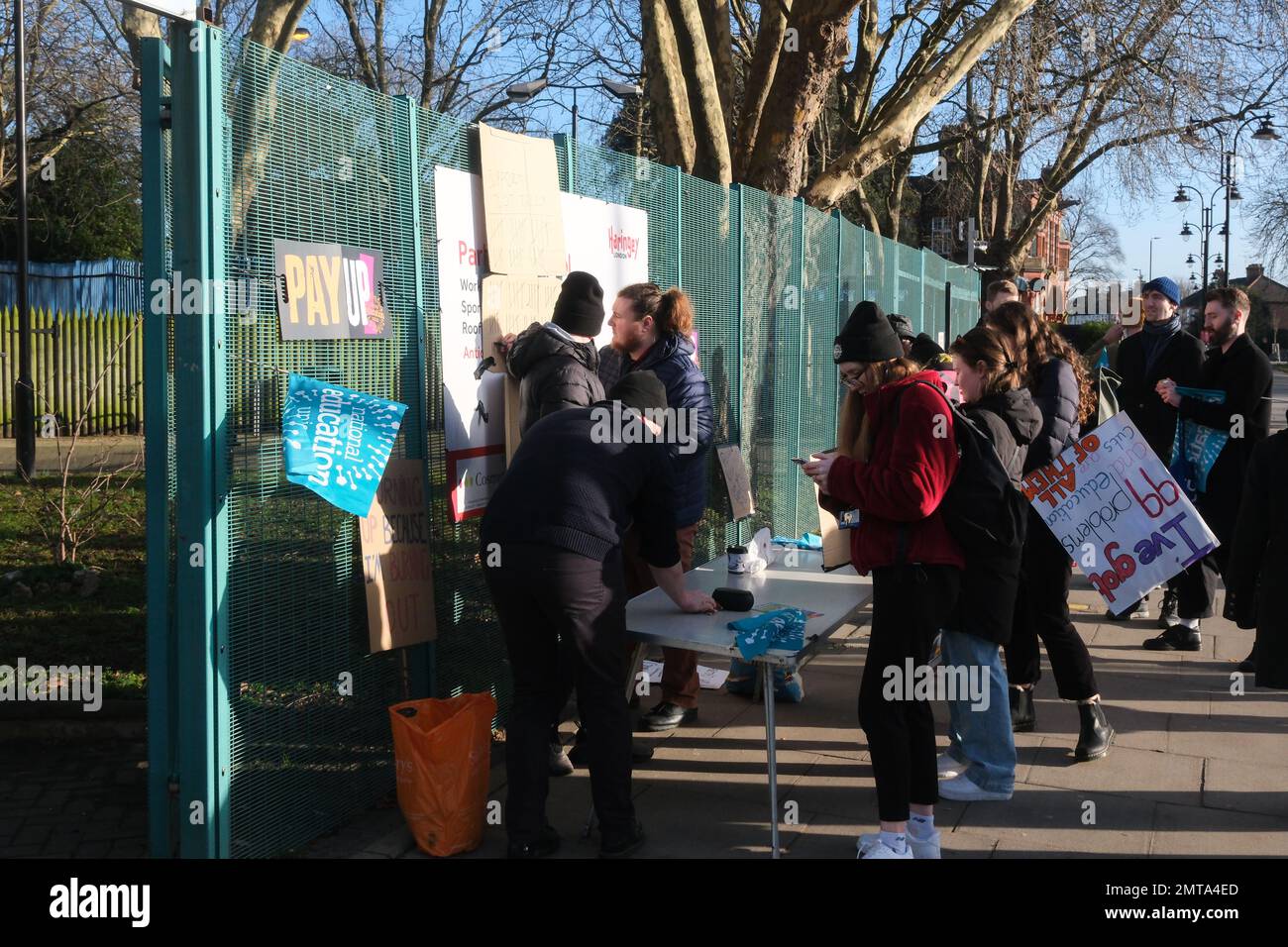 Neu picket line hi-res stock photography and images - Alamy