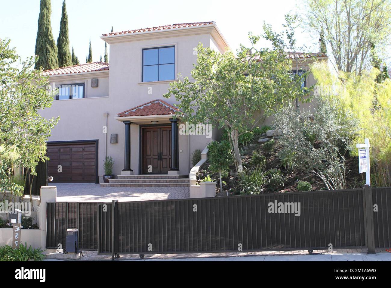 "The X-Factor" judge Paula Abdul has reportedly put her Sherman Oaks ...