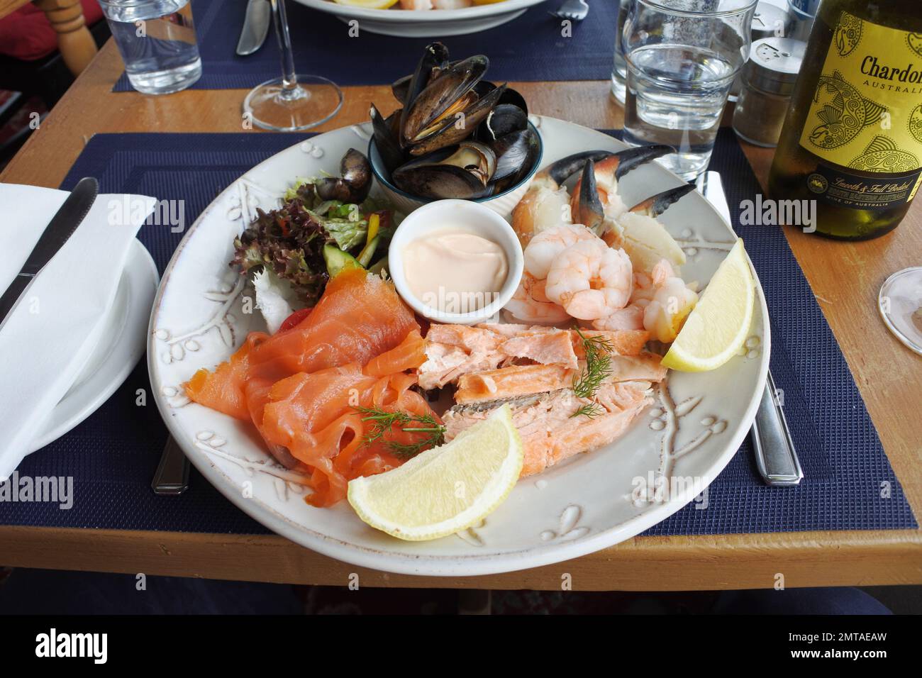 Fish platter prawns hi-res stock photography and images - Alamy