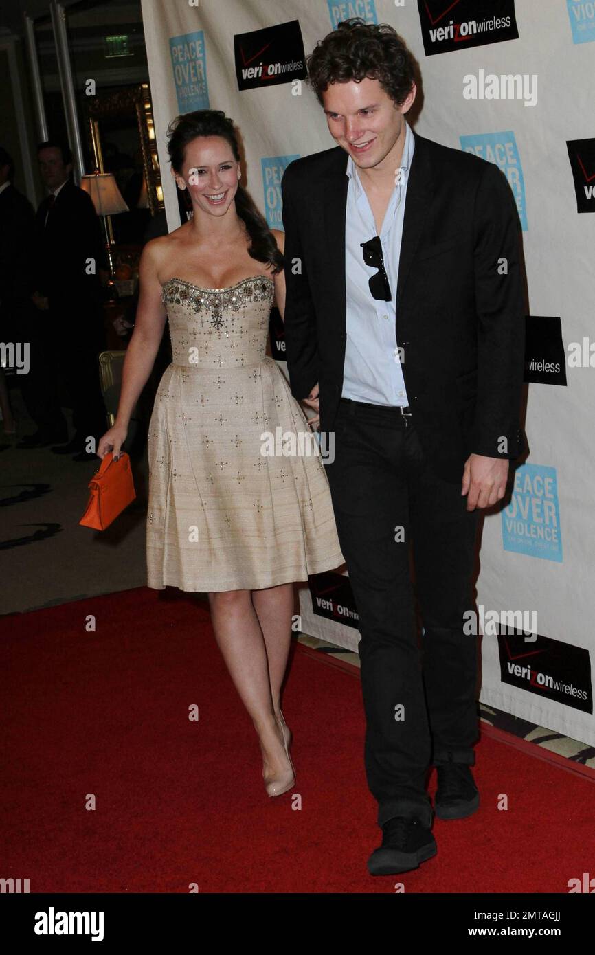 Jennifer Love Hewitt and new boyfriend Alex Beh attend Peace Over ...