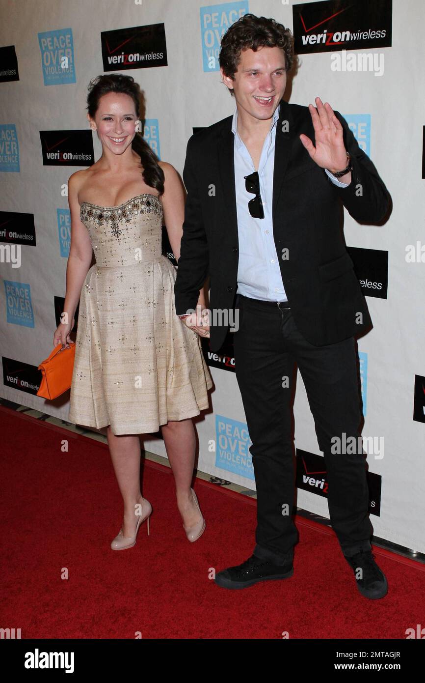 Jennifer Love Hewitt and new boyfriend Alex Beh attend Peace Over ...