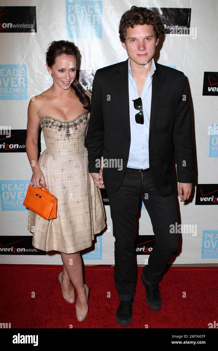 Jennifer Love Hewitt and new boyfriend Alex Beh attend Peace Over ...
