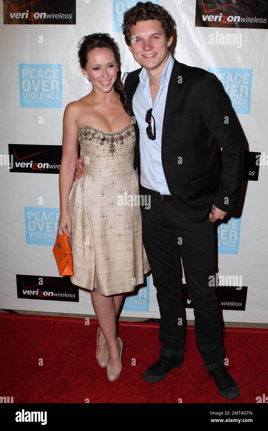 Jennifer Love Hewitt and new boyfriend Alex Beh attend Peace Over ...