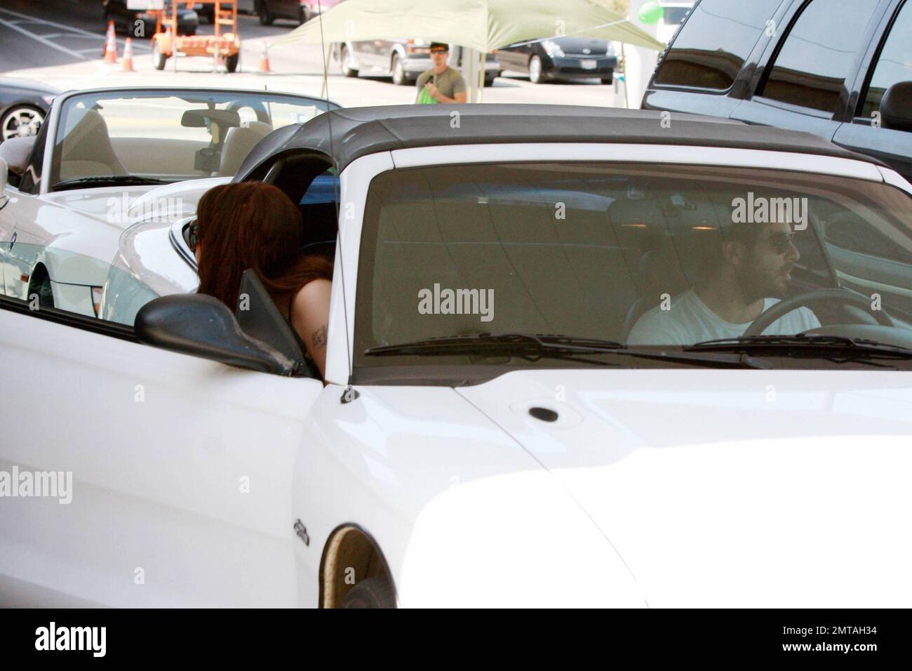 EXCLUSIVE!! Eli Roth and girlfriend Peaches Geldof stop at a Hollywood ...