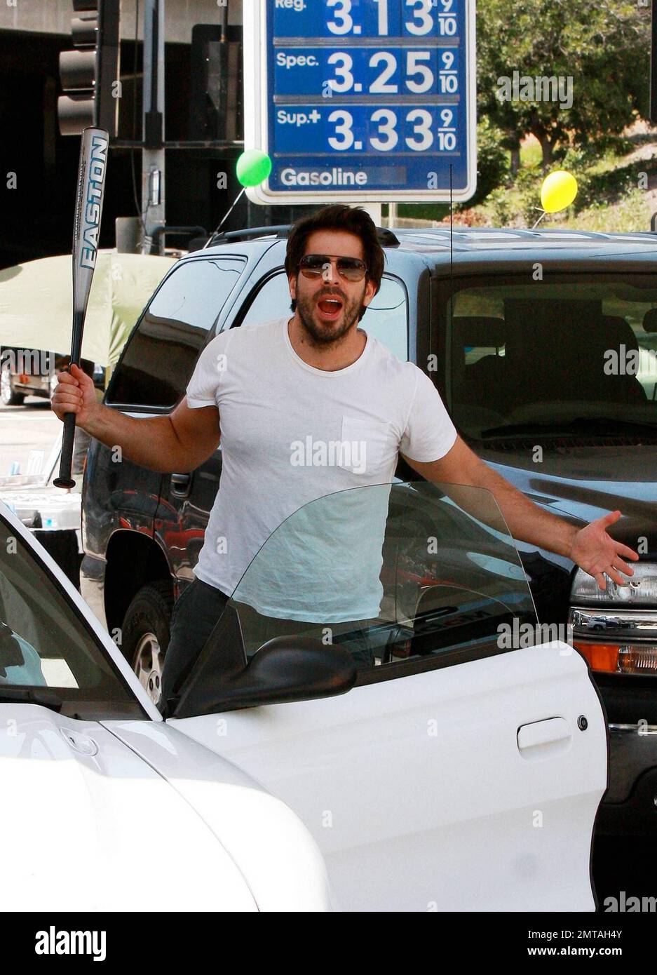 EXCLUSIVE!! Eli Roth and girlfriend Peaches Geldof stop at a Hollywood ...