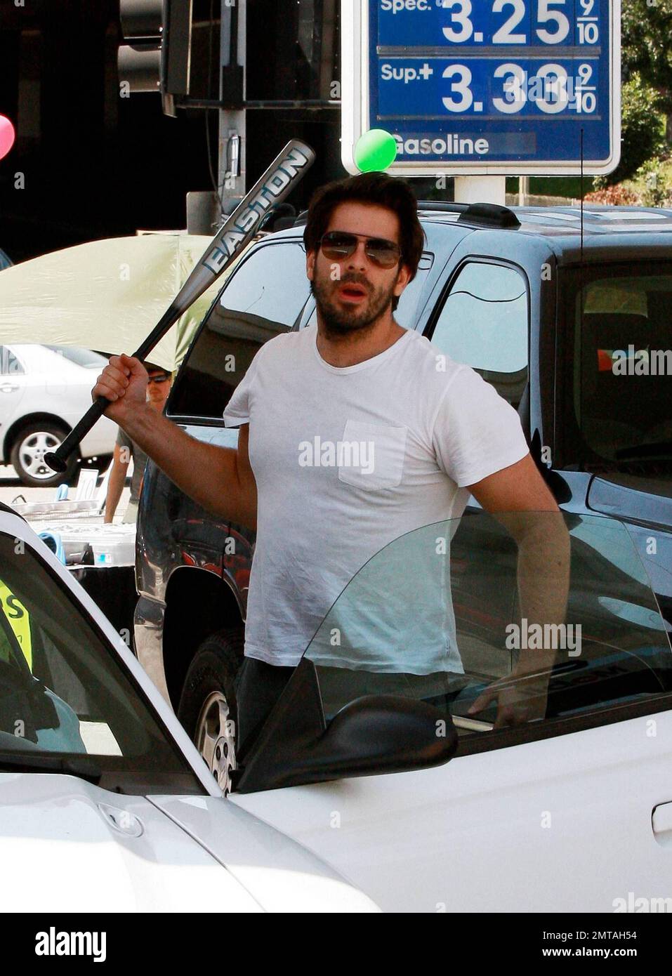 EXCLUSIVE!! Eli Roth and girlfriend Peaches Geldof stop at a Hollywood ...