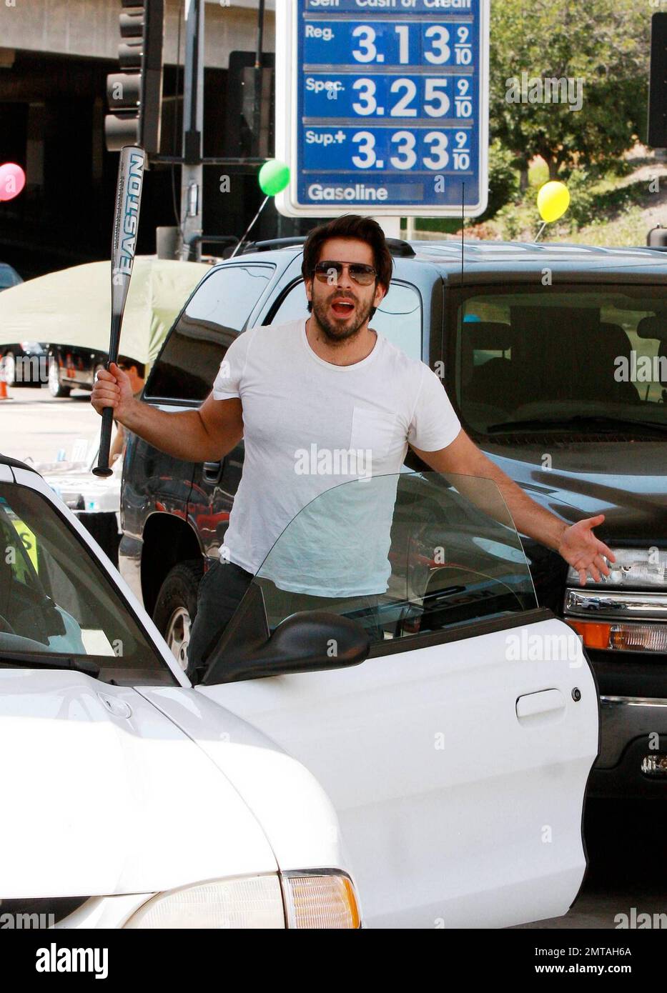 EXCLUSIVE!! Eli Roth and girlfriend Peaches Geldof stop at a Hollywood ...