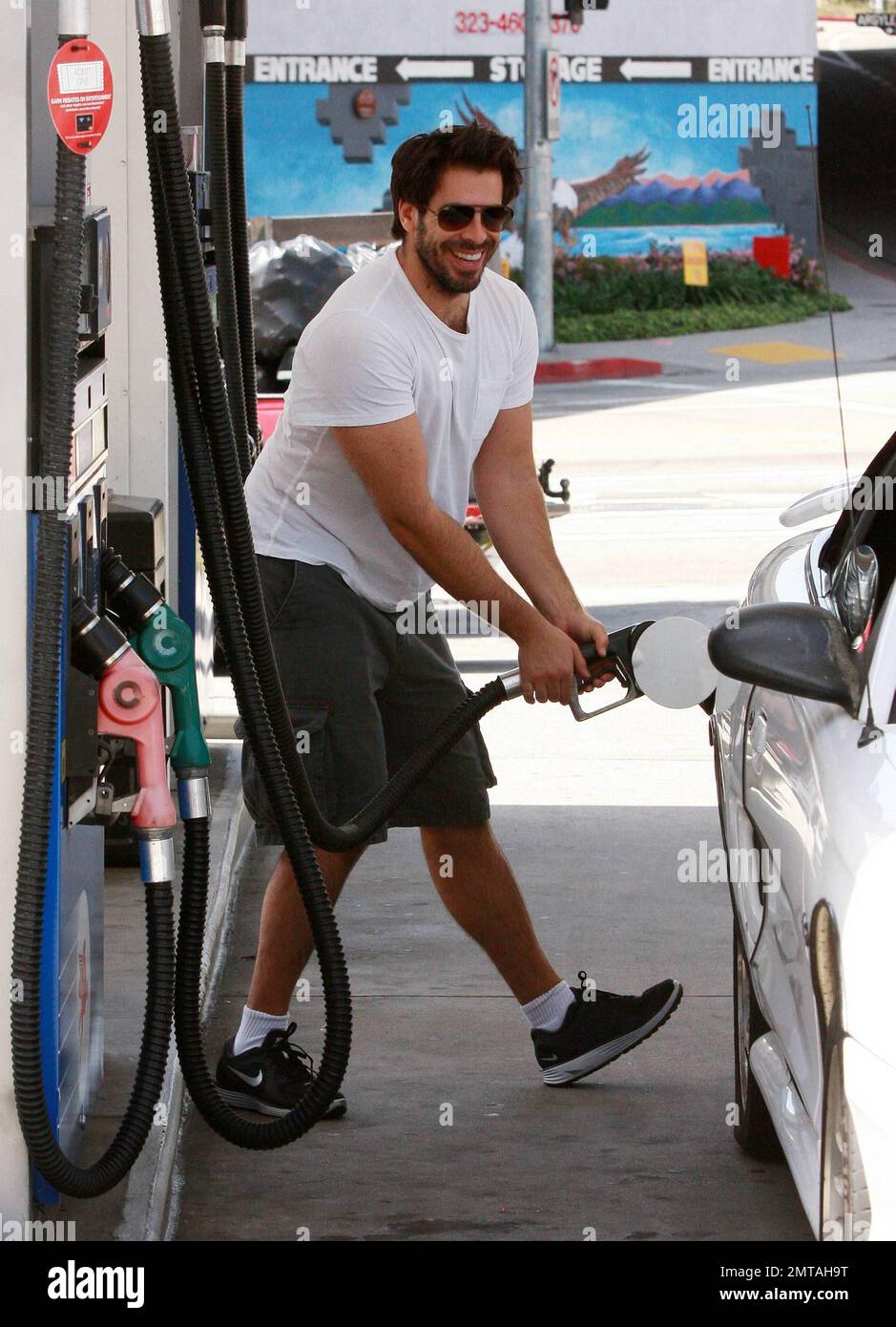 EXCLUSIVE!! Eli Roth and girlfriend Peaches Geldof stop at a Hollywood ...