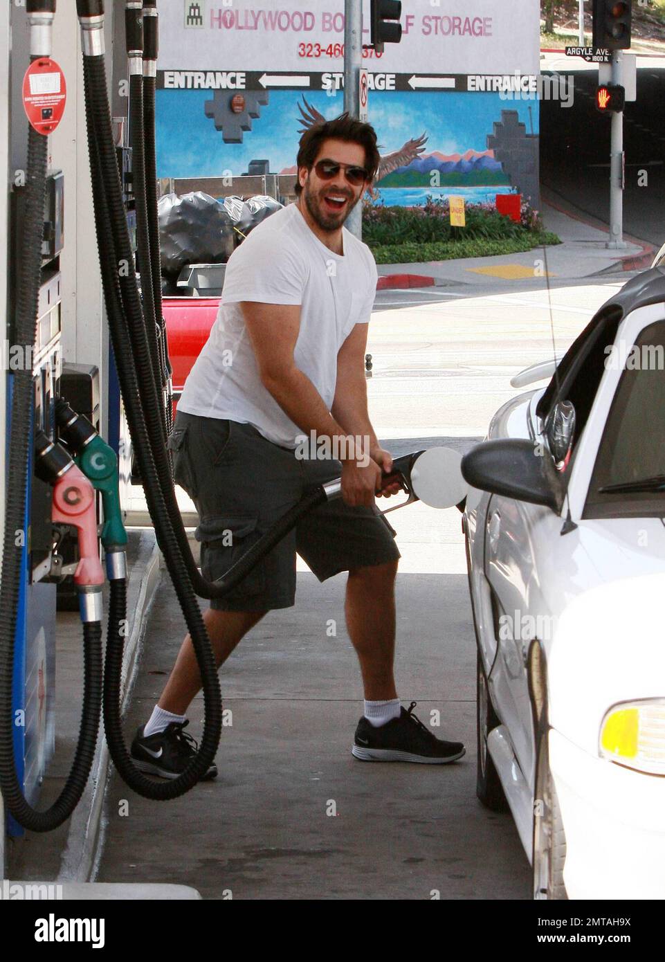 EXCLUSIVE!! Eli Roth and girlfriend Peaches Geldof stop at a Hollywood ...