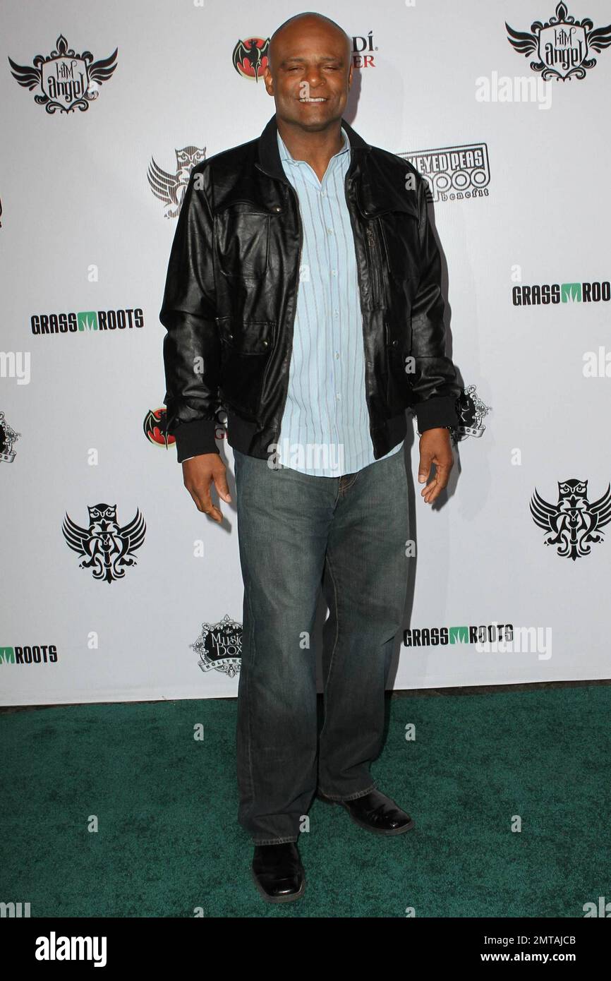 Warren Moon arrives at the seventh annual Black Eyed Peas Peapod ...