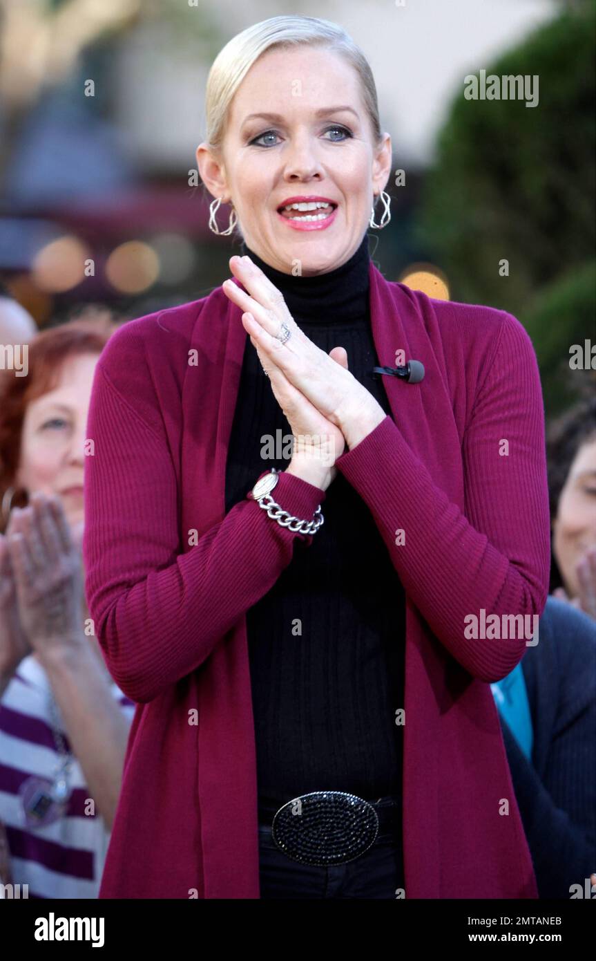 "Men of a Certain Age" star Penelope Ann Miller arrives with daughter ...