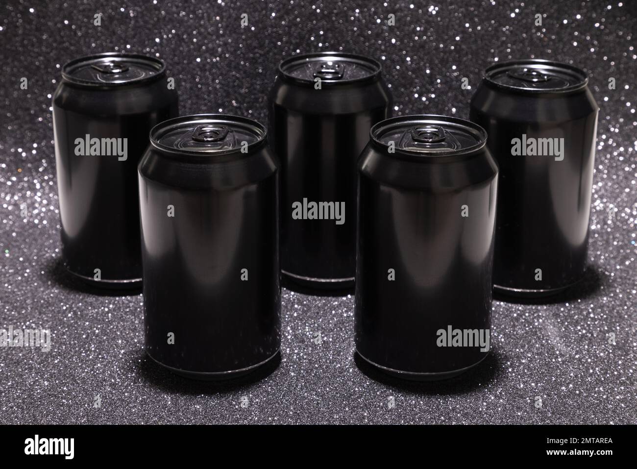 Blank aluminum beverage cans hi-res stock photography and images - Alamy